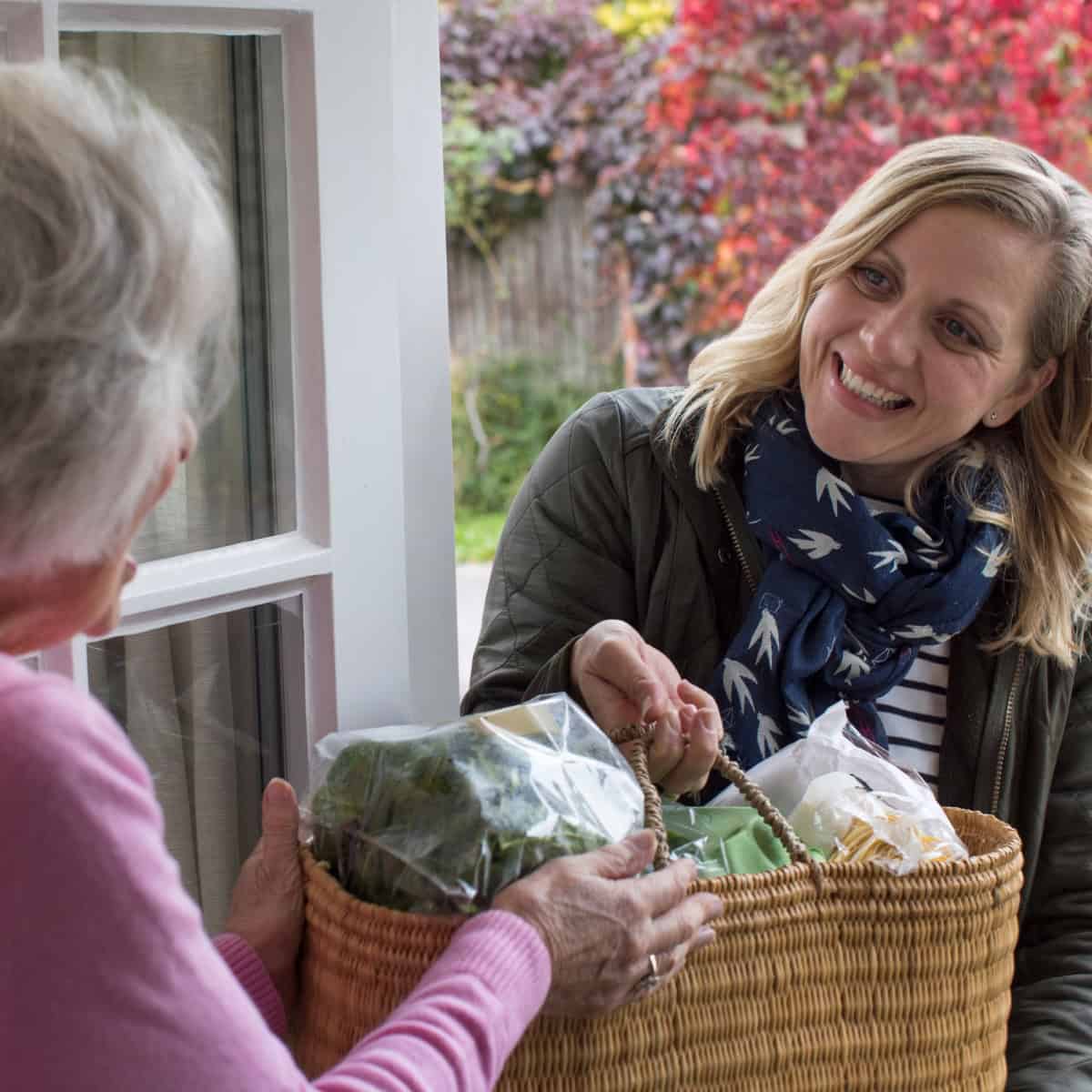 Christmas Gift Ideas for Neighbors - Fun Family Vibes